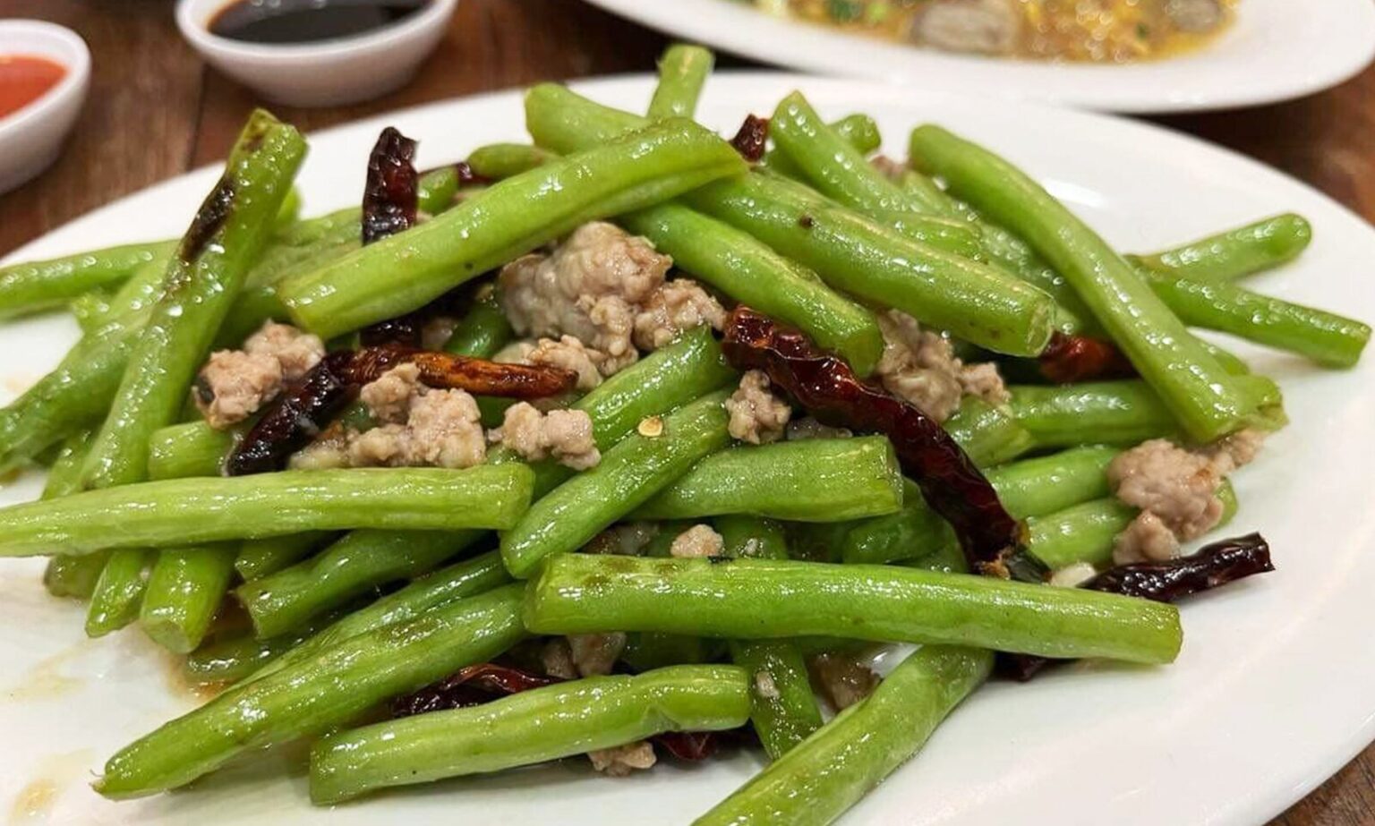 ถั่วแขกผัดพริกแห้งหมูสับ - มติชนสุดสัปดาห์