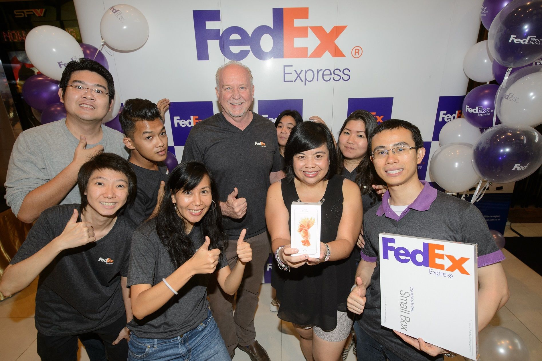 เฟดเอ็กซ์ พาลูกค้า ชมภาพยนตร์ Batman v Superman