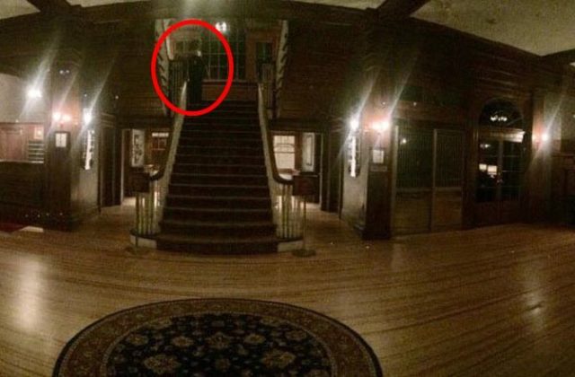 เฉลยแล้ว! ที่มาภาพถ่ายติดวิญญาณในโรงแรมสถานที่ถ่ายทำ "เดอะไชน์นิ่ง"