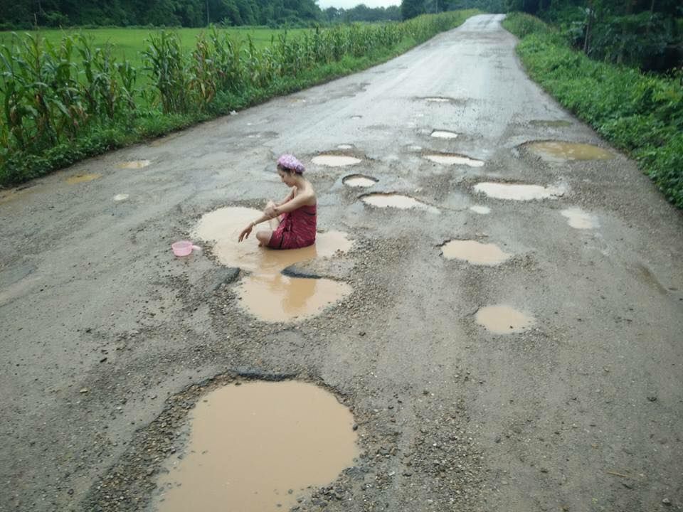 ผู้ว่าฯตากสั่งจนท.รีบซ่อม หลังสาวโพสต์นุ่งกระโจมอกประชดอาบน้ำกลางถนน