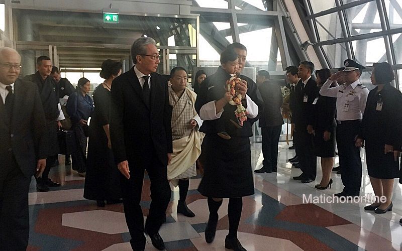 กษัตริย์ภูฏาน-สมเด็จพระราชินี เสด็จฯถึงประเทศไทยแล้ว