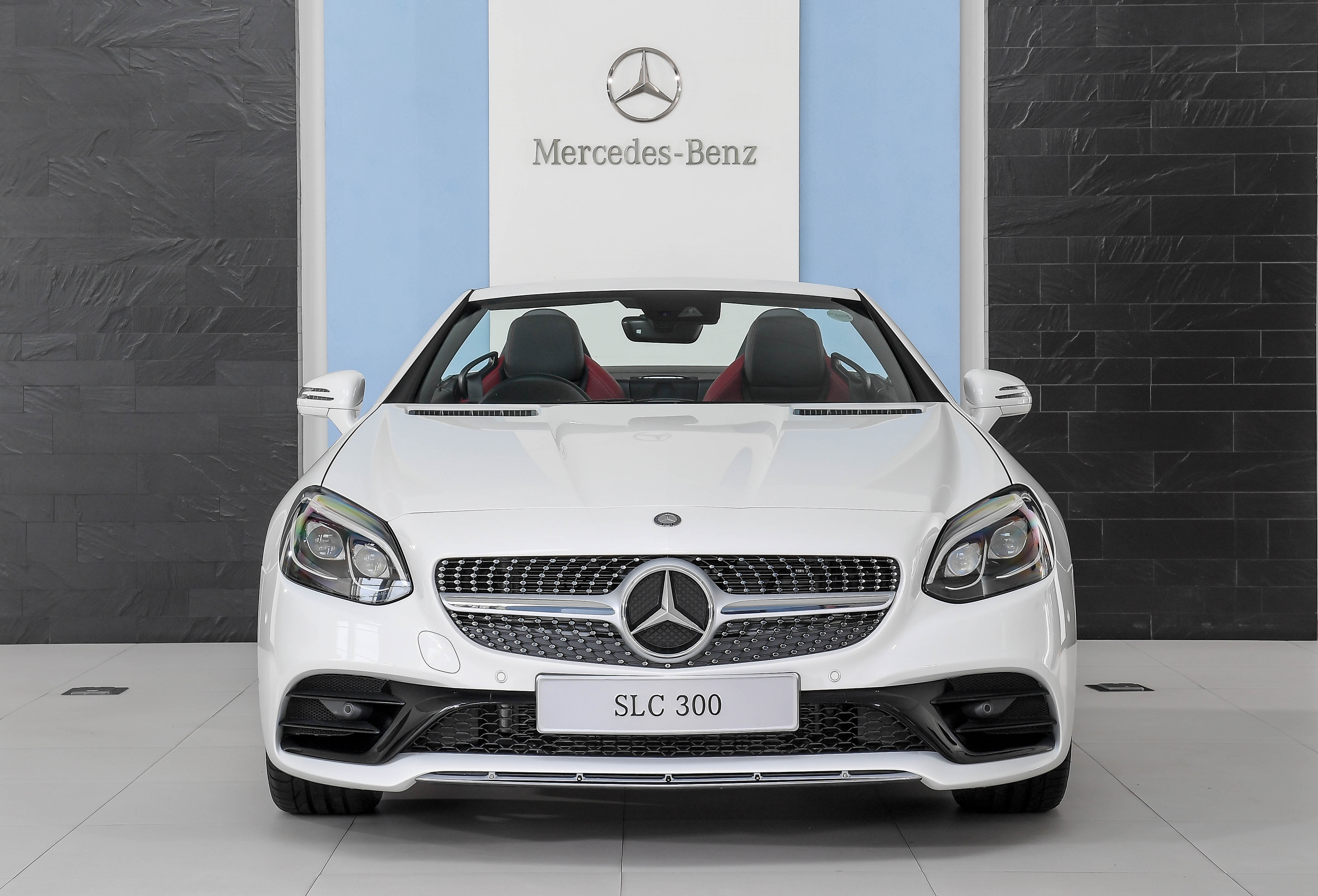 SLC 300 AMG โรดสเตอร์กระชากวัย