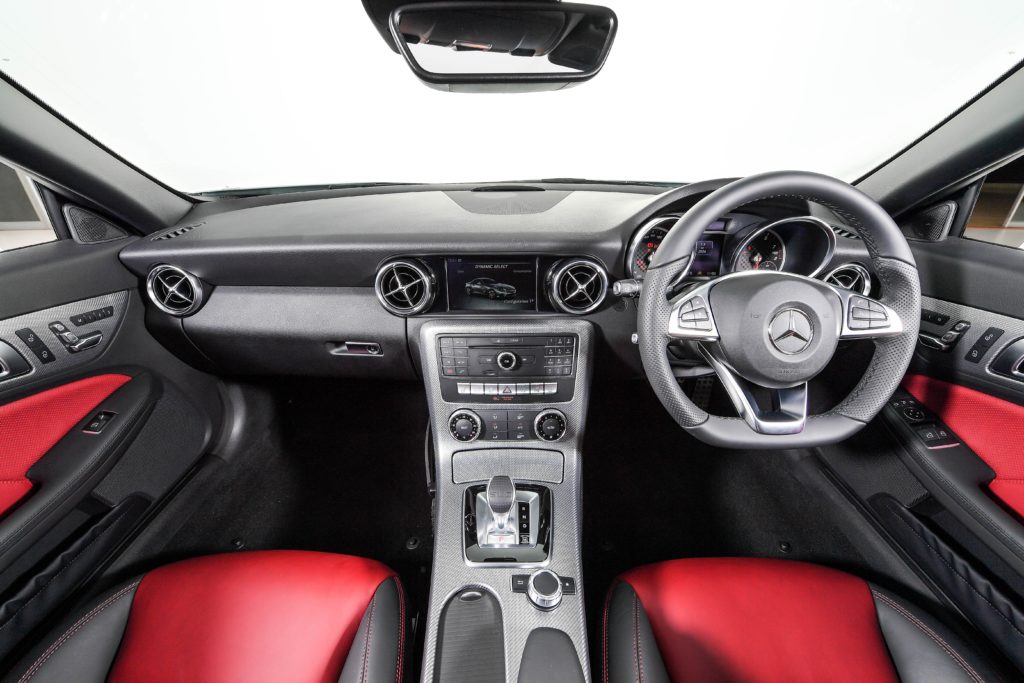 SLC 300 AMG โรดสเตอร์กระชากวัย