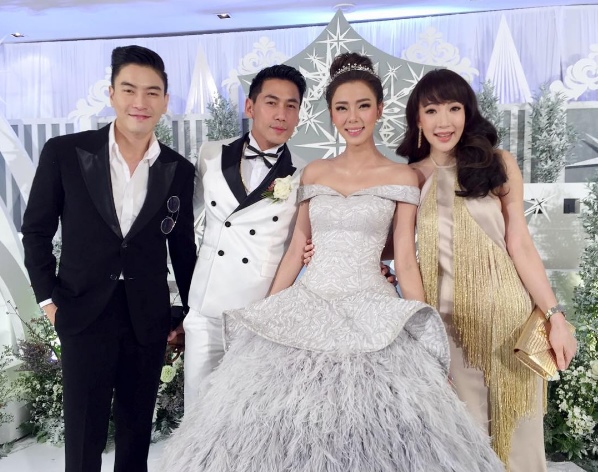 ส่องภาพงานแต่ง 'เพชรจ้า - นิวเคลียร์' ธีม 'โฟรเซ่น' เนรมิตรเมืองหิมะสวย ...