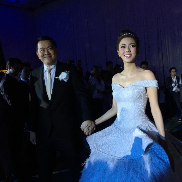 ส่องภาพงานแต่ง 'เพชรจ้า - นิวเคลียร์' ธีม 'โฟรเซ่น' เนรมิตรเมืองหิมะสวย ...