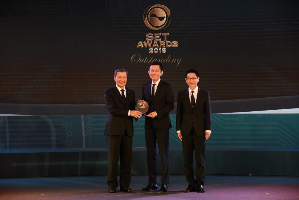บลจ.ธนชาต คว้ารางวัล บลจ.ดีเด่น เป็นสมัยที่ 5 จากงาน SET Awards 2016