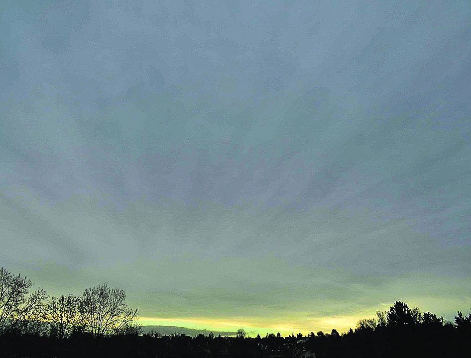 Cloud Lovers : Radiatus...เมฆ ‘แผ่รังสี’ : โดย บัญชา ธนบุญสมบัติ