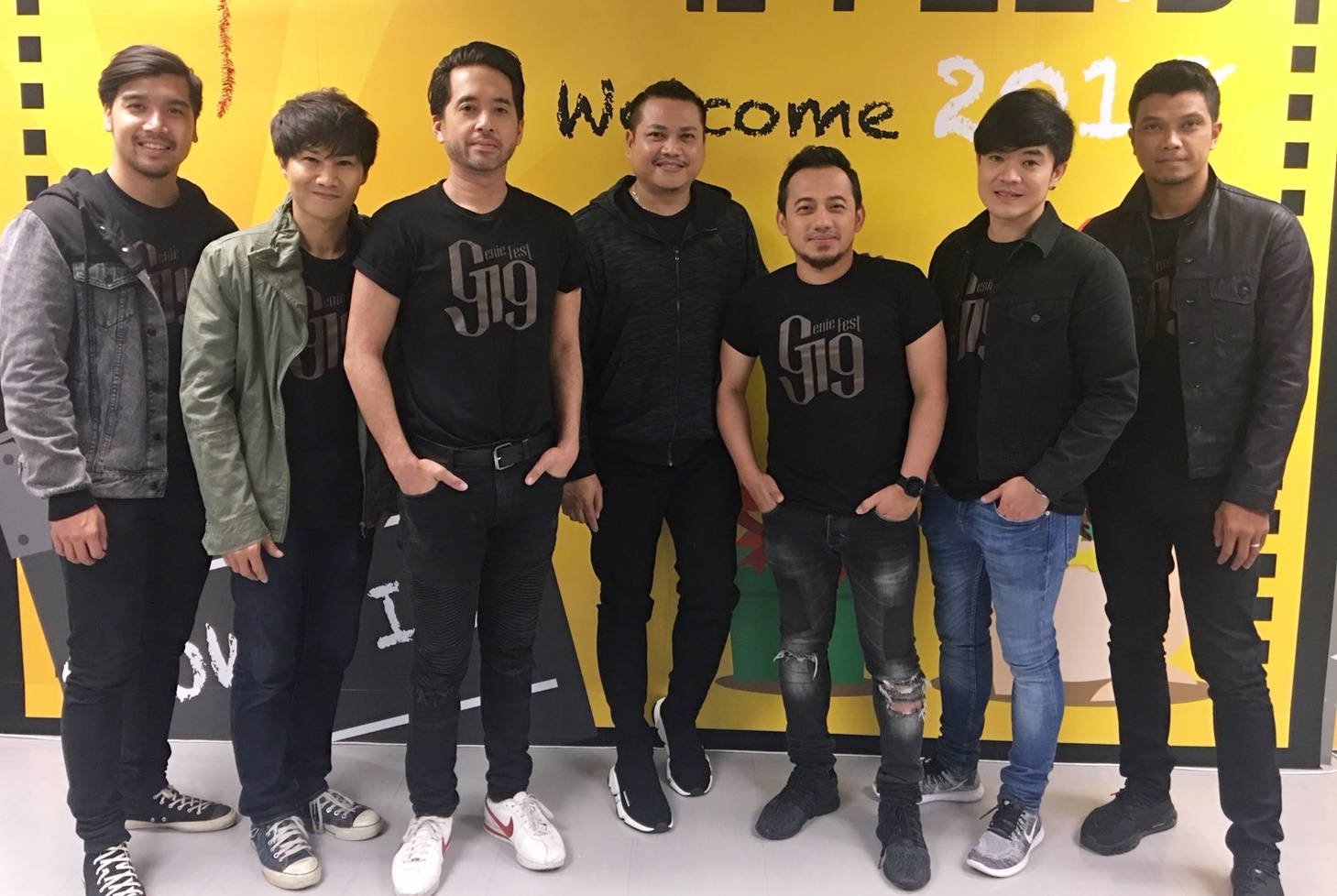 'หนุ่ม กะลา' นำทีมศิลปิน 'genie records' ขอบคุณแฟนๆ หลังขายบัตร ...