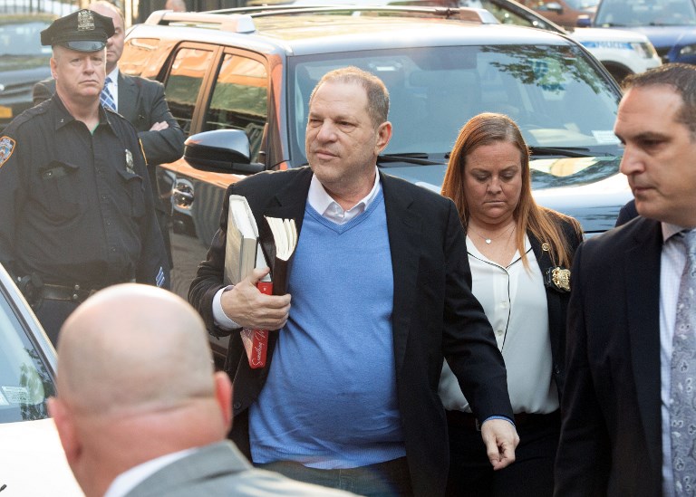 'ฮาร์วีย์ ไวน์สตีน' อดีตโปรดิวเซอร์ดังฮอลลีวู้ดเข้ามอบตัวแล้ว เจอแจ้ง ...