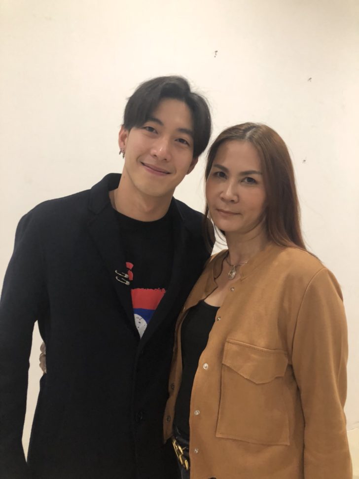 ช้อปกระหน่ำ ไหม (M.A.I) ดึง โตโน่ ฟิล์ม นำทีมบุกลาว