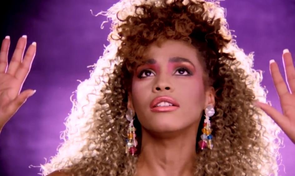 คอลัมน์ เล่าเรื่องหนัง : Whitney 'วิทนีย์ ฮุสตัน' ชีวิตที่มาไกลเกินกว่า ...