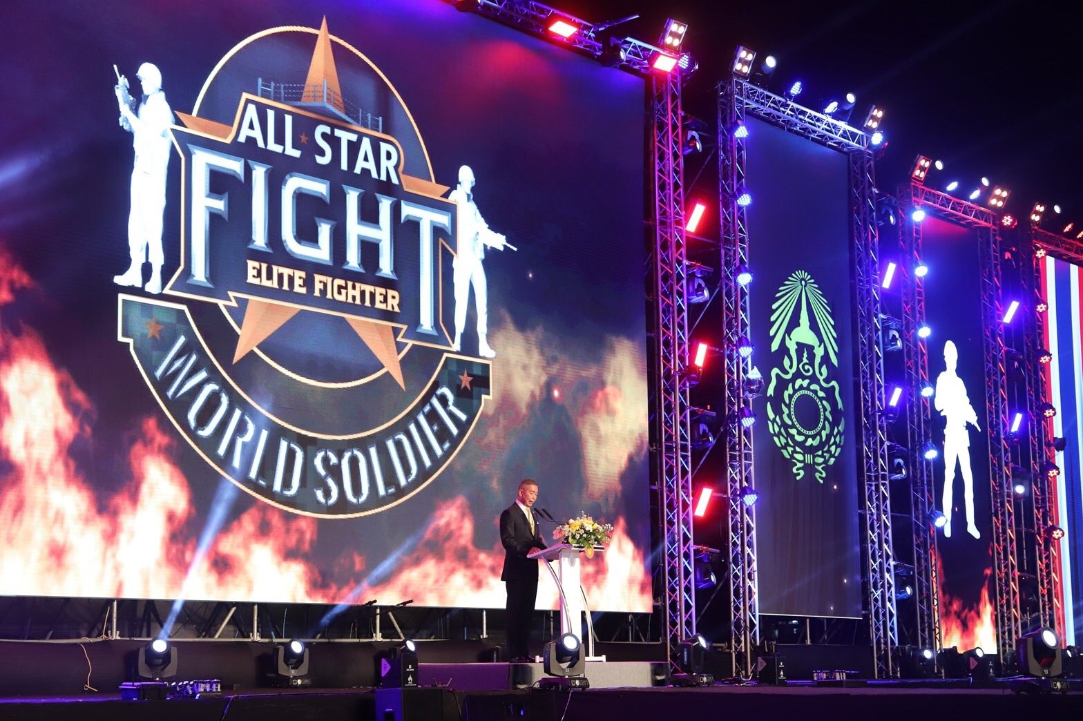 บิ๊กแดง เปิดงานชกมวยไทย 'All Star Fight World Soldier' ขนกำลังพลเข้าชม ...