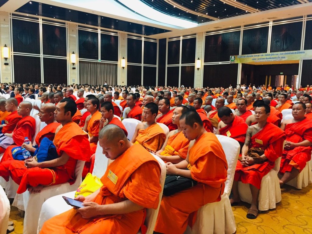 สปป.ลาวจัดวิสาขบูชายิ่งใหญ่เป็นครั้งแรก ประชาชน-ภิกษุ เข้าร่วมแน่นศูนย์ประชุมเวียงจันทน์