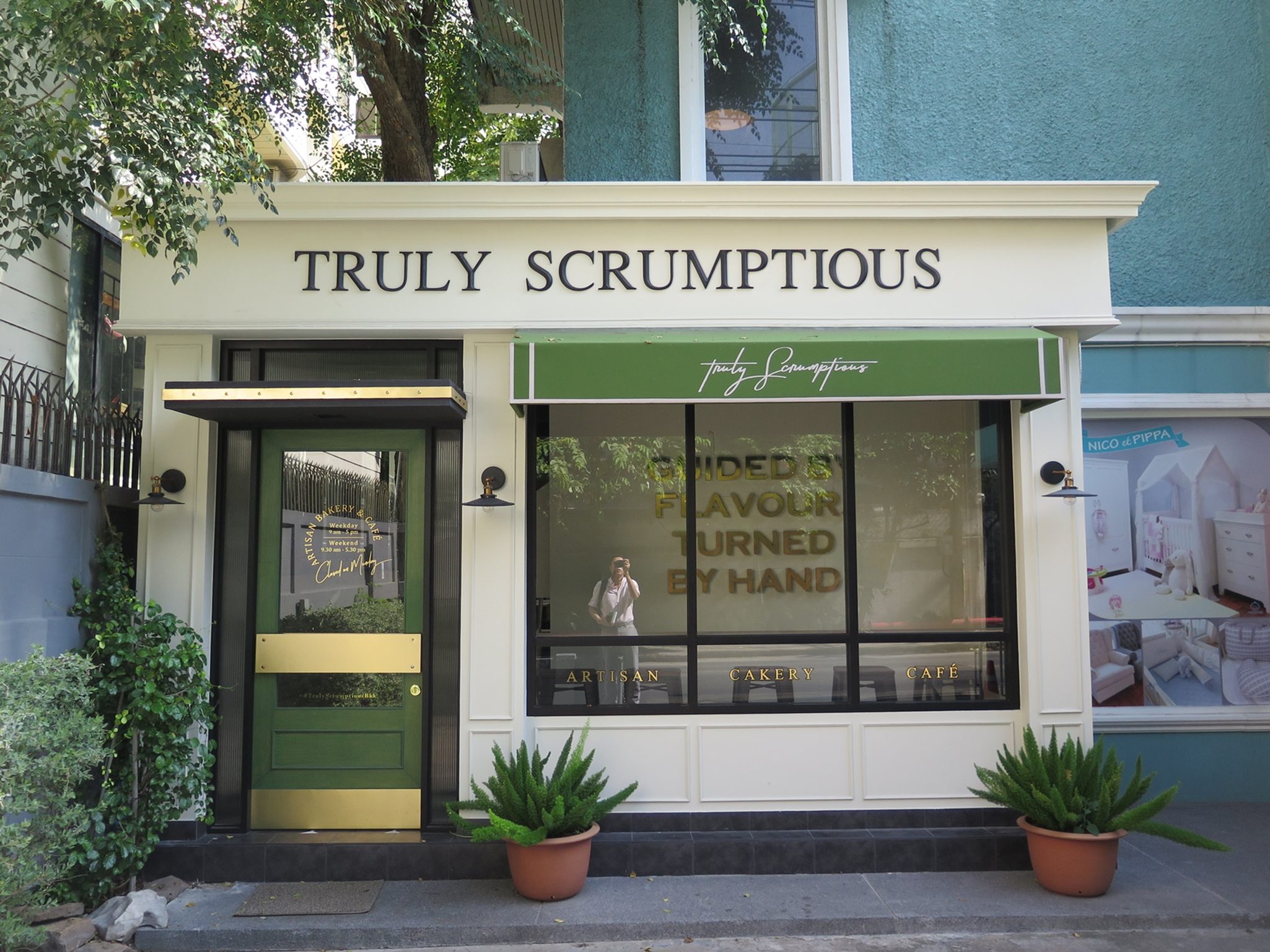 คอลัมน์ ตามรอยพ่อไปชิม : ทรูลี่ สครัมเชียส (Truly Scrumptious) ร้านเค้ก ...