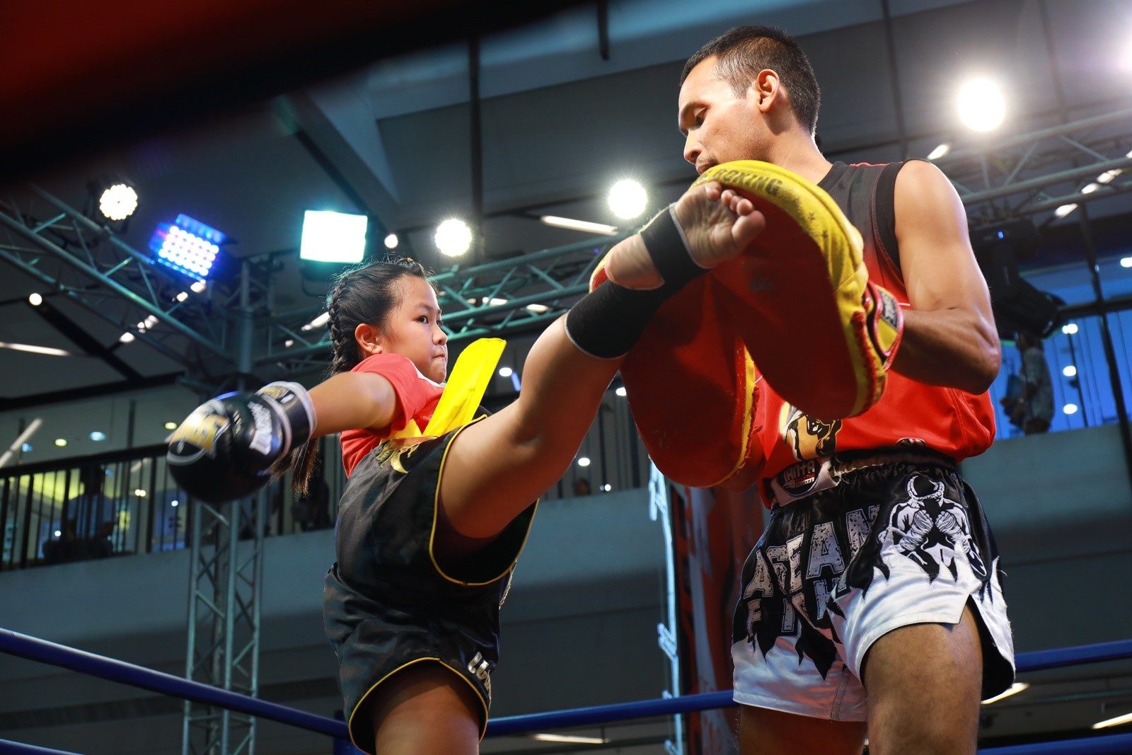 เซ็นทรัลพลาซา สุราษฎร์ธานี จัดงานส่งเสริมศิลปะการป้องกันตัวโบราณมวยไชยา ...