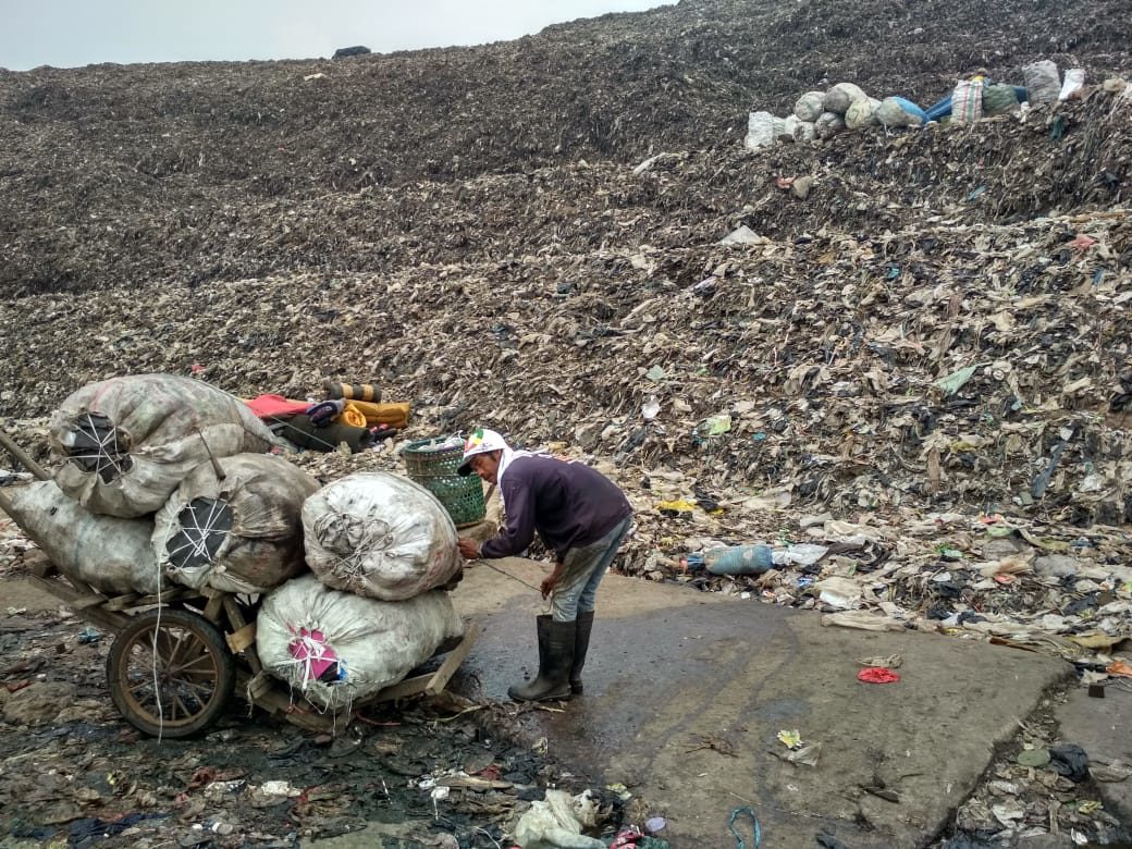 Bantar Gebang is the apocalypse: the end of the world will probably ...