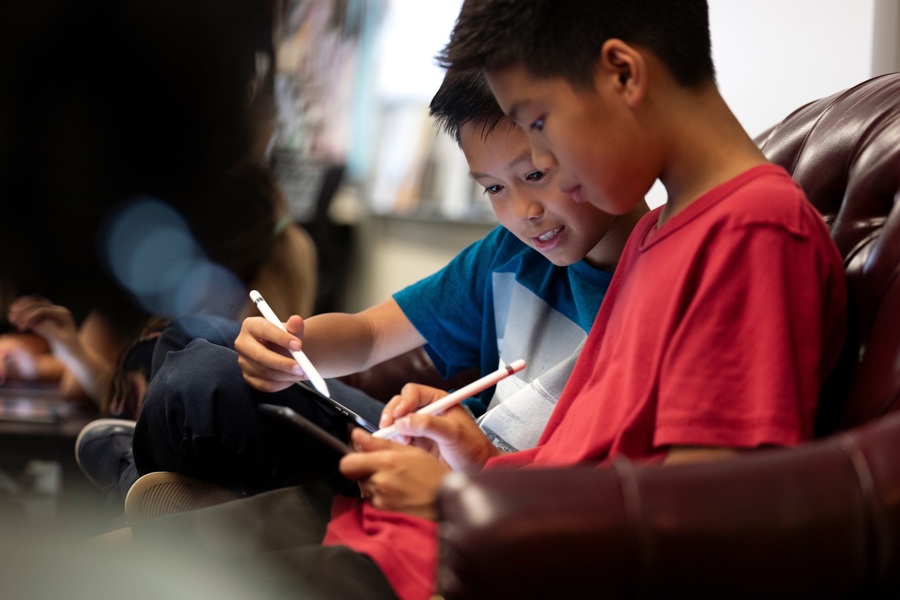 หลักสูตร "ใครๆ ก็สร้างสรรค์ได้" ในเวอร์ชั่นภาษาไทยใช้งานได้แล้วใน Apple ...