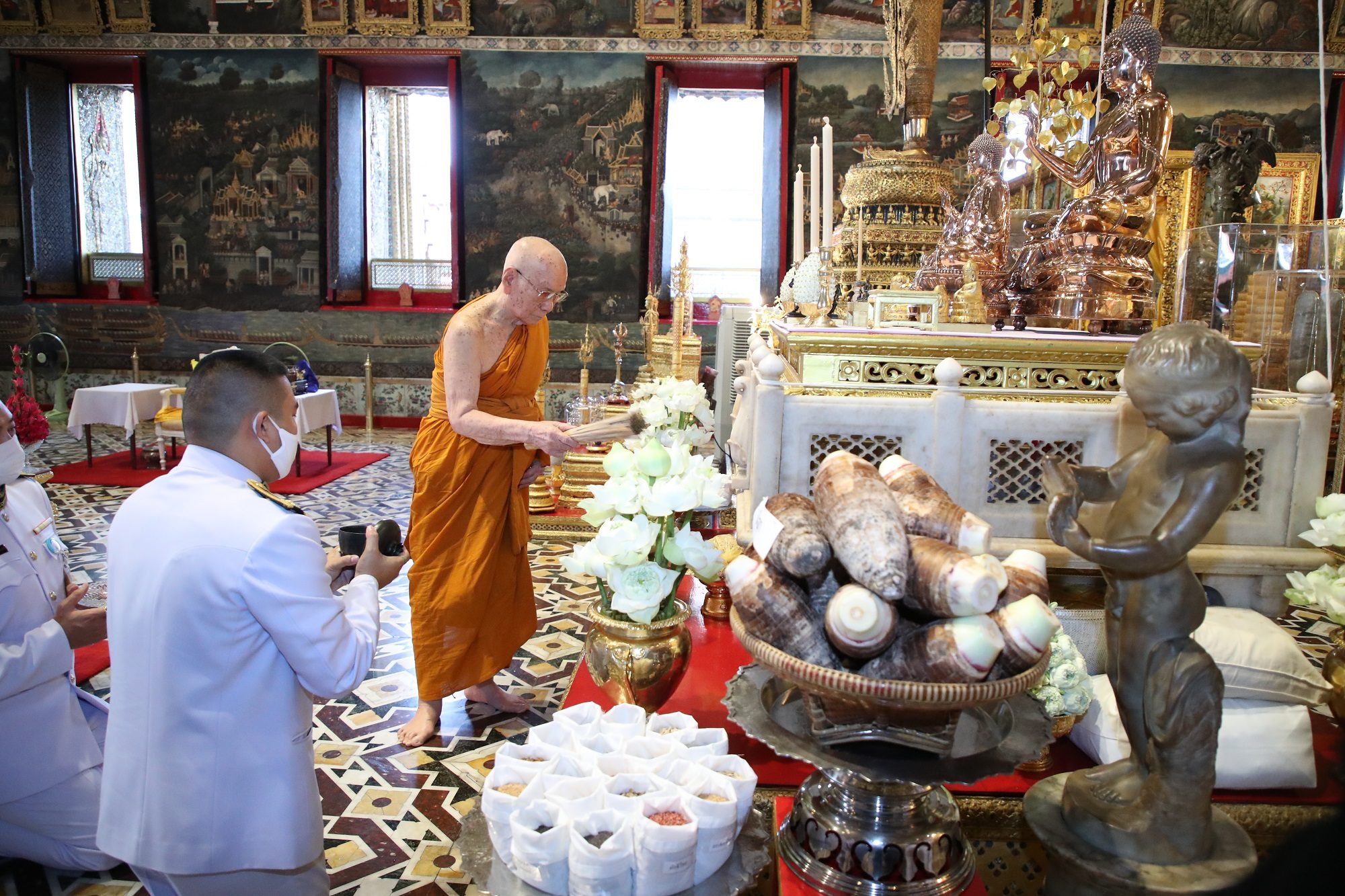 ในหลวง โปรดอารธนา สมเด็จพระสังฆราช เป็นประธานพิธีปลุกเสกเมล็ดพันธุ์ข้าว ...