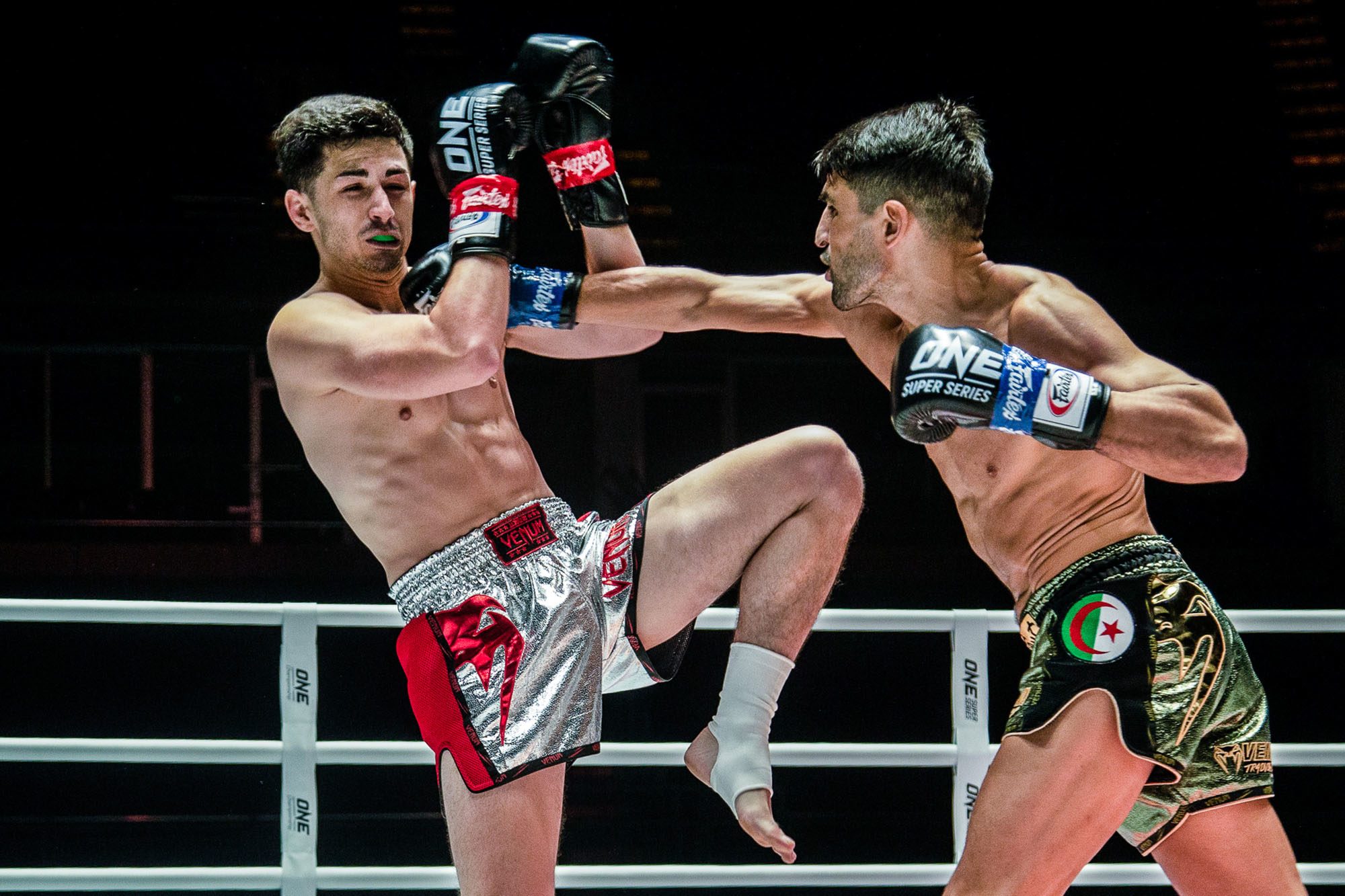 เสมาเพชร พิชิต รถเหล็ก ทะลุเข้ารอบชิงชนะเลิศ มวยไทย ศึกวัน แชมเปี้ยนชิพ