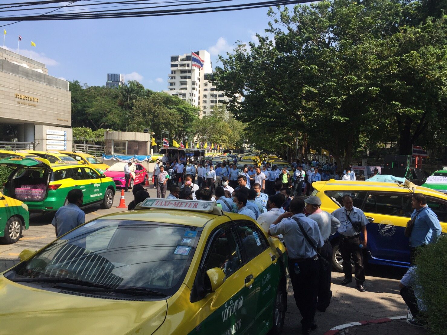 Moving taxi advances to extend life from 9 to 12 years, lower income ...