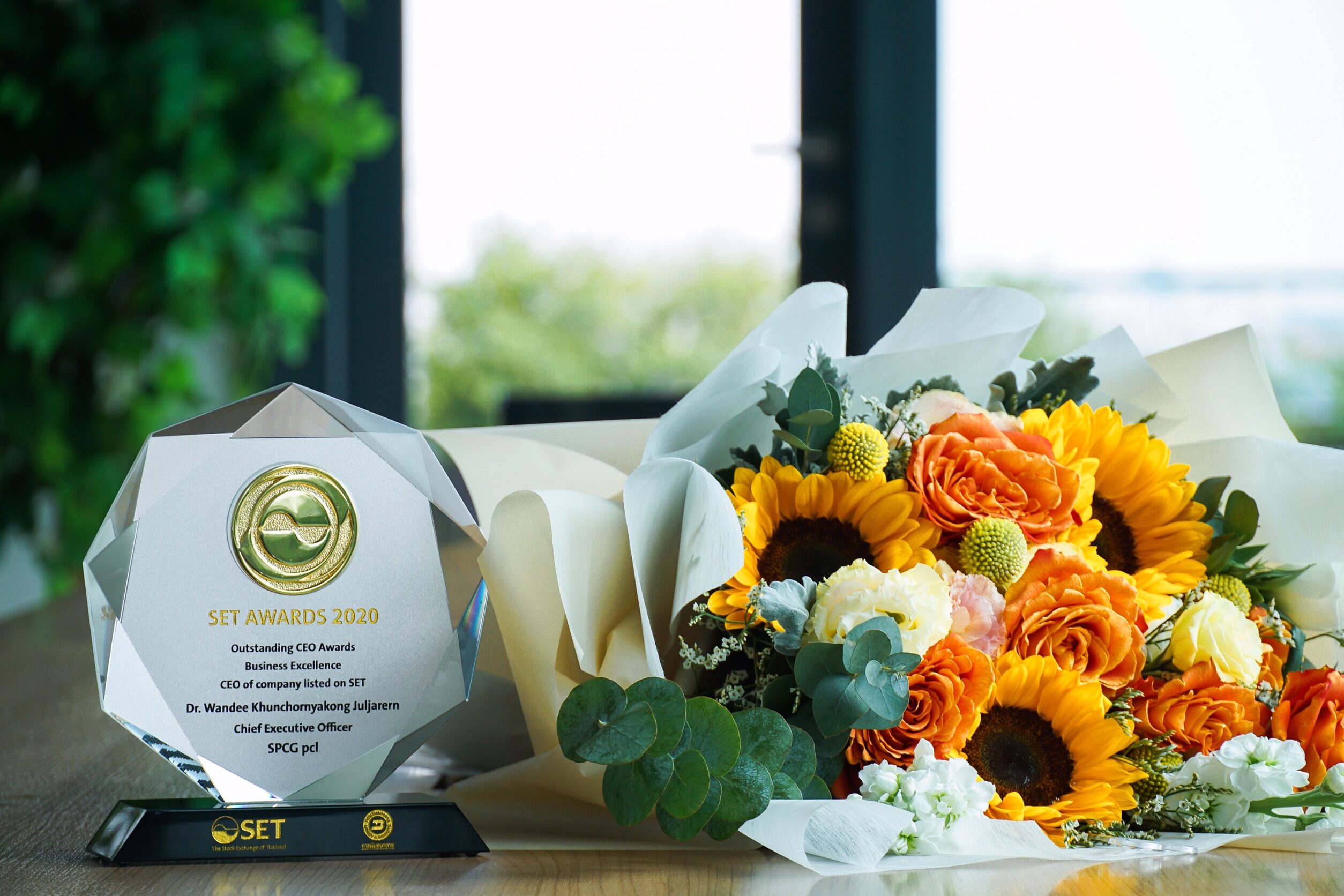 'ดร.วันดี' นำ SPCG คว้า 2 รางวัลเกียรติยศความสำเร็จ งาน SET Awards 2020