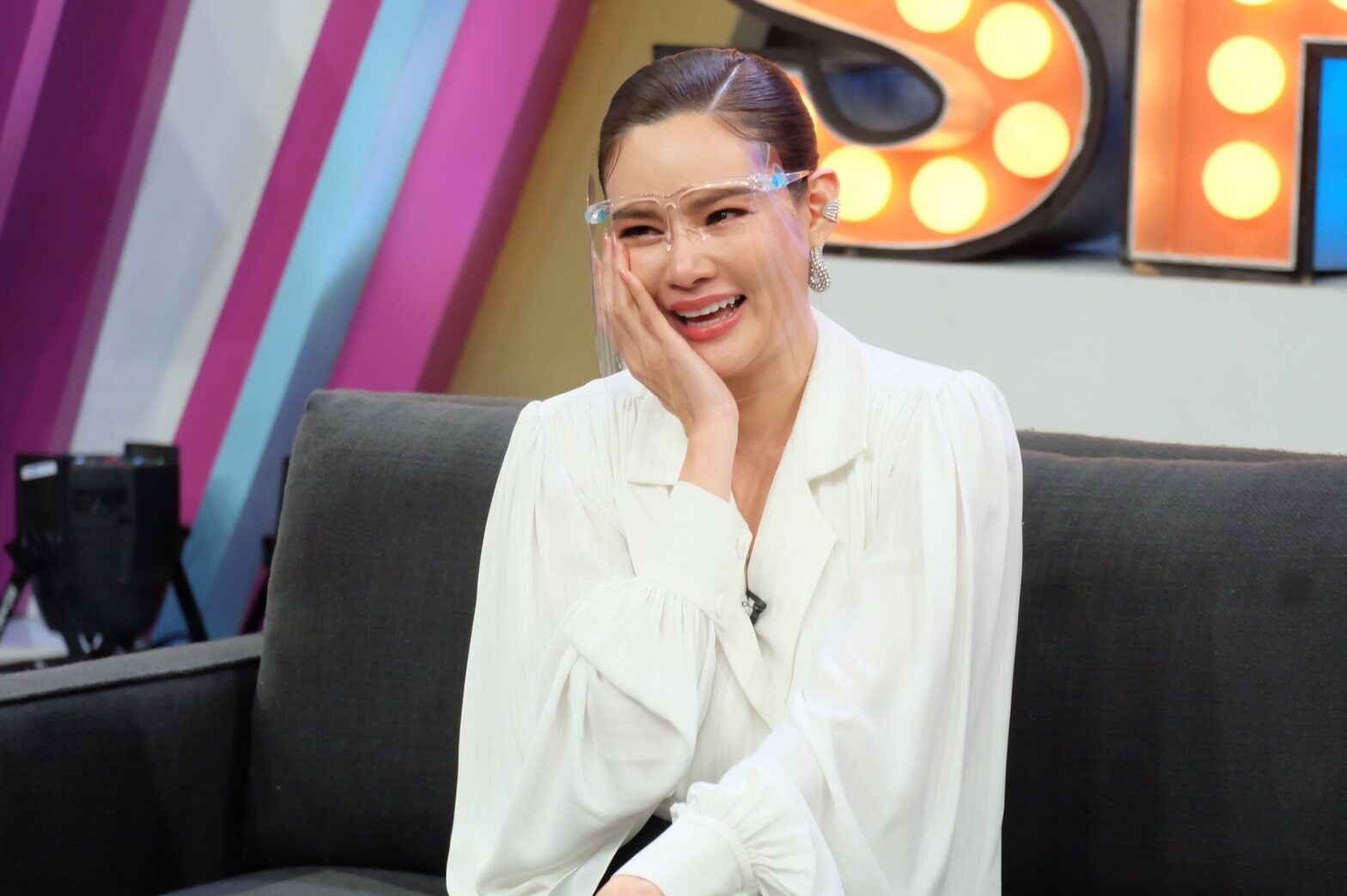 'หญิง รฐา' เผยวินาทีถูกขอแต่งงาน - เปิดใจปม 'จีนี่จ๋า 2021' เจอดราม่าเทียบต้นฉบับ 'จีนี่จ๋า 2002'