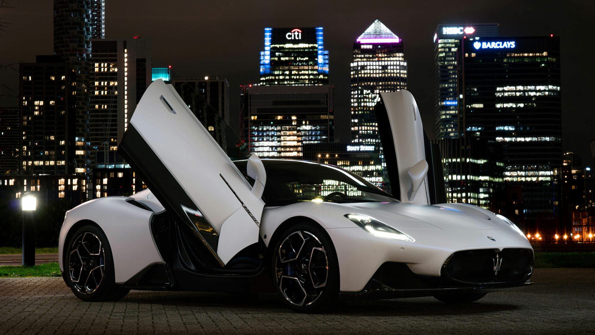 ซูมชัดๆ 'Maserati MC20' รถซุปเปอร์คาร์ สวยที่สุดในโลกปี 2021