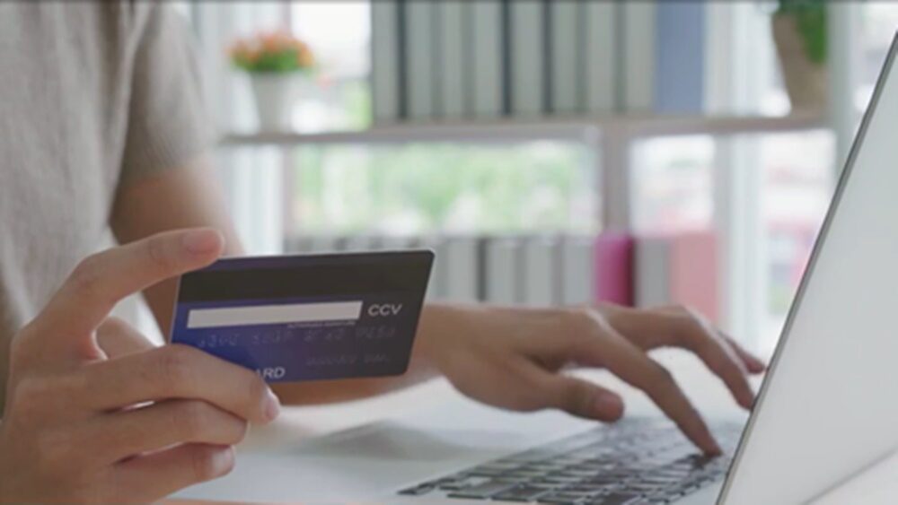 สู้ศึกดิสรัปชั่นในธุรกิจการเงินการธนาคาร ด้วยระบบ Digital Decoupling