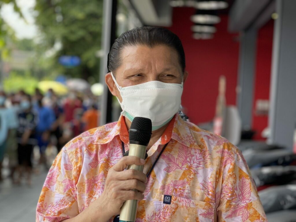 'เขาทราย-โอ้โห มอเตอร์ส' แจกข้าวแจกเงินช่วยผู้เดือดร้อนจาก 'โควิด' วัน ...