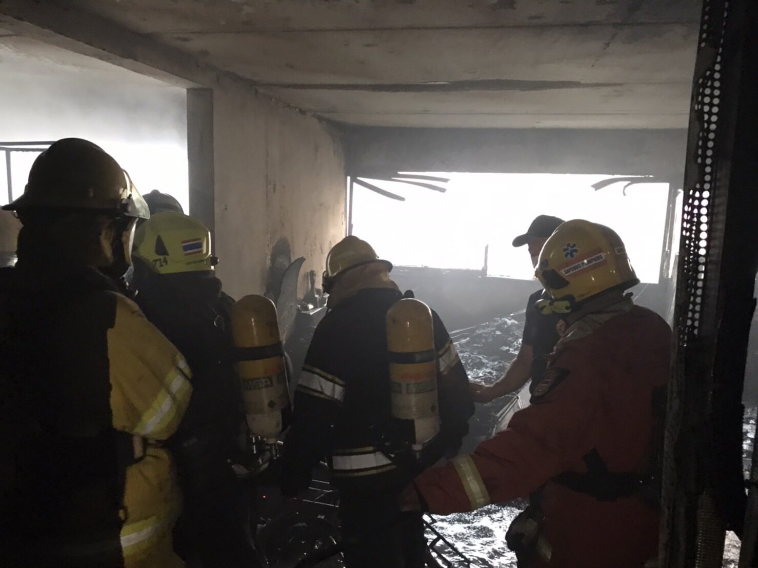 ไฟไหม้คอนโดเมืองทองธานี เจ็บ 3 ราย เจ้าของห้องเผย จุดธูปเทียนบูชาพระทิ้งไว้ก่อนไปข้างนอก