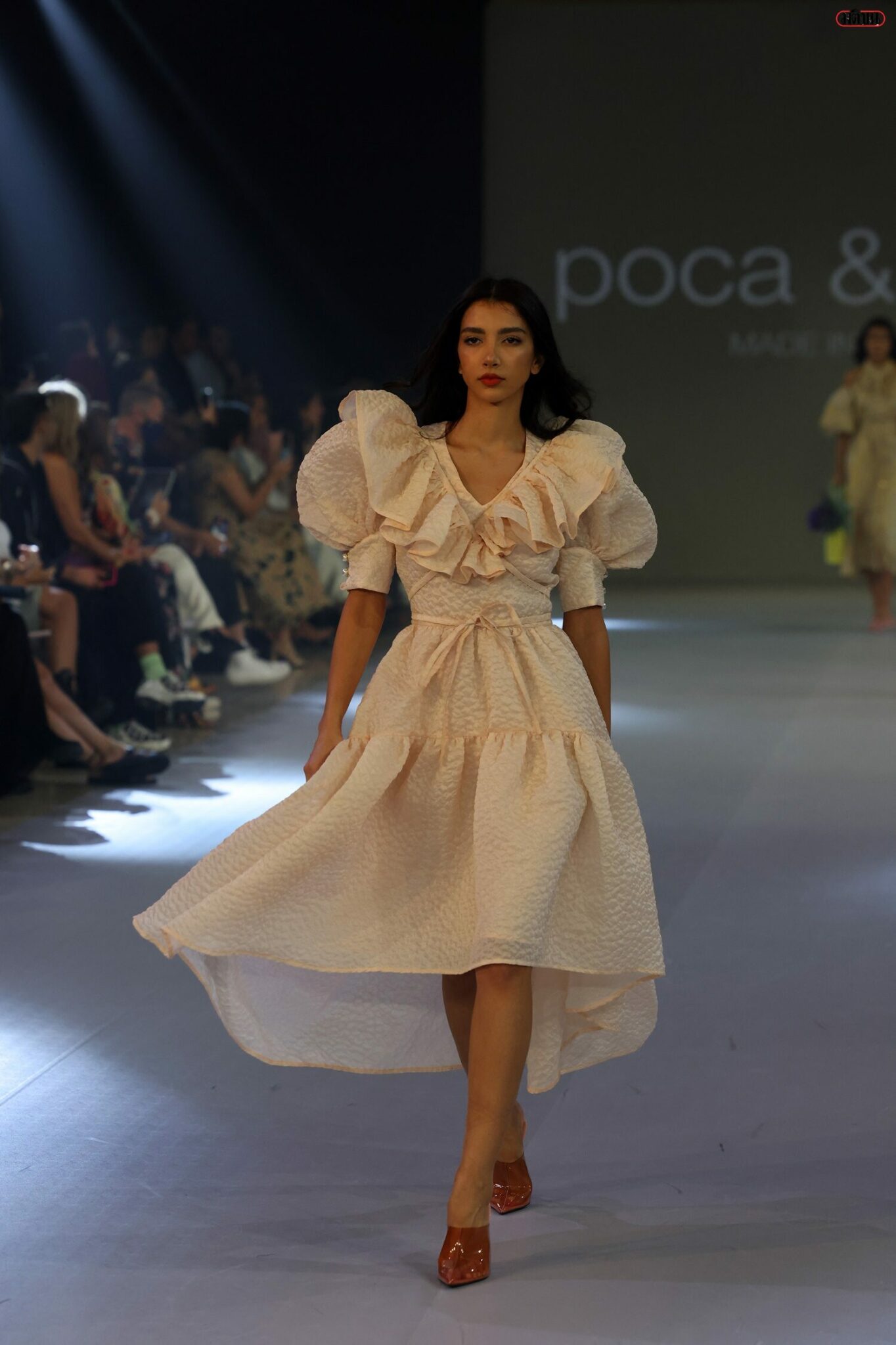 แปลงร่างเป็น 'สาวหวาน' ด้วยแฟชั่นจาก Poca and Poca