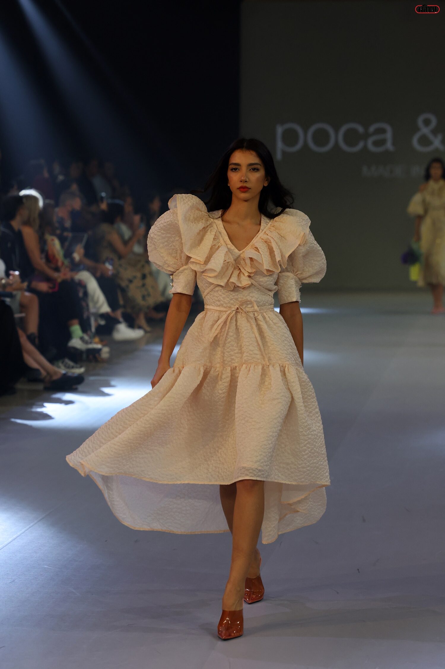 แปลงร่างเป็น 'สาวหวาน' ด้วยแฟชั่นจาก Poca and Poca