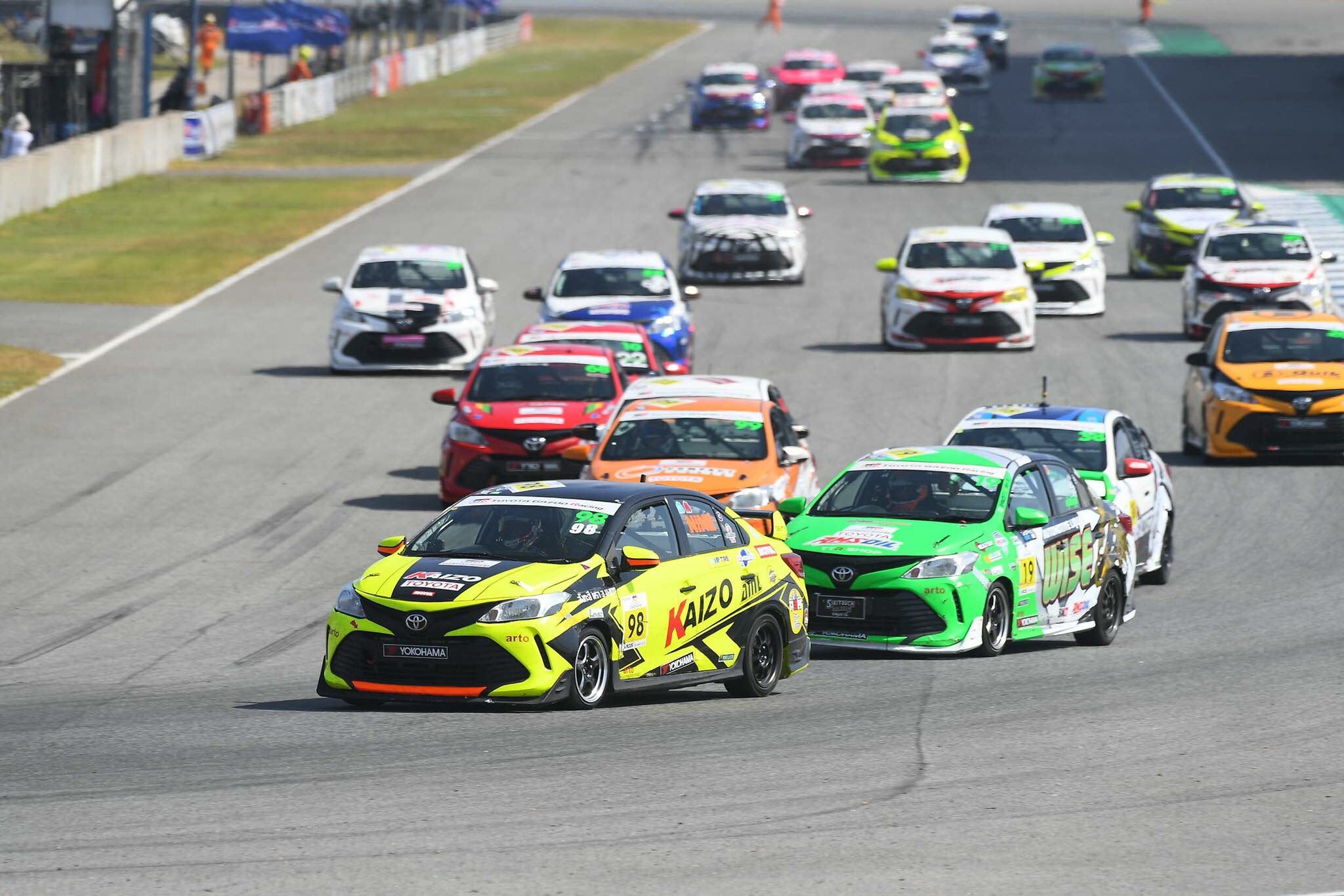 ‘สิตาวีร์-บัณฑิต-ประพจน์ -ธีรุตม์’ คว้าแชมป์ปิดฤดูกาล ‘โตโยต้า กาซู ...