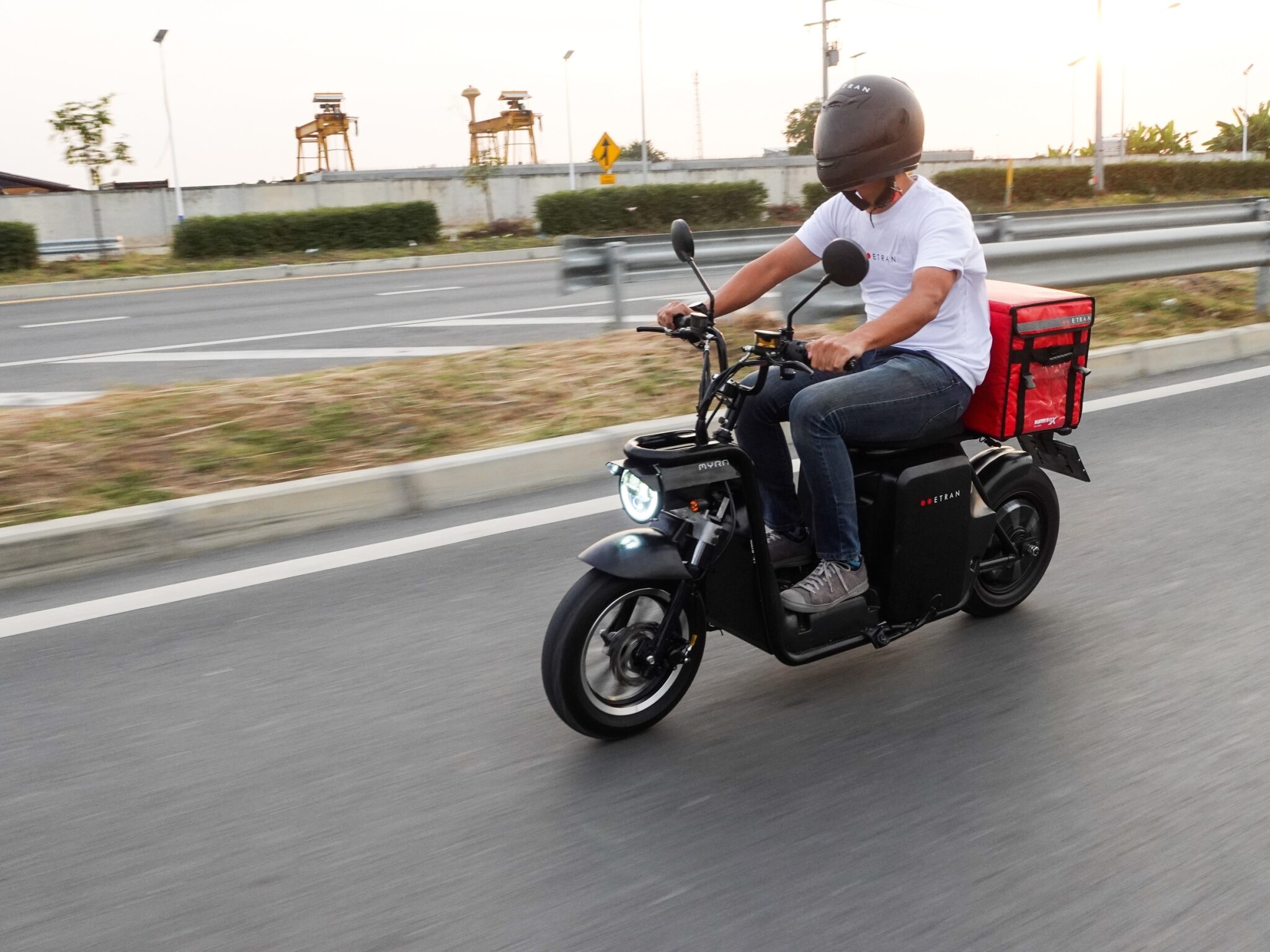 ETRAN จับมือ คาลเท็กซ์-PTTRM ขยายสถานีสลับแบตเตอรี่ 20 จุดกลางกรุง