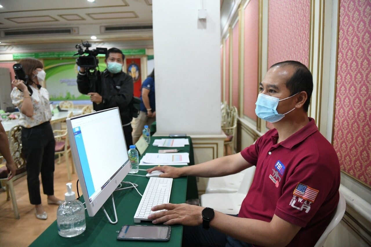 50 เขต กทม.เตรียมพร้อมศูนย์อีโอซี ตั้งเป้าเข้าถึงผู้ป่วยโควิดใน 12 ชม.