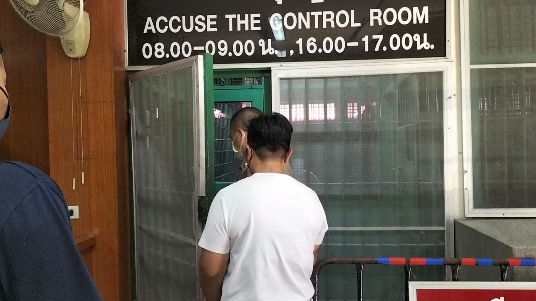 รวบทอมแสบ เชิดลอตเตอรี่ผู้ค้าพิการ 22 ใบ รับเอาไปโก่งราคา ขายต่อใบละ 100