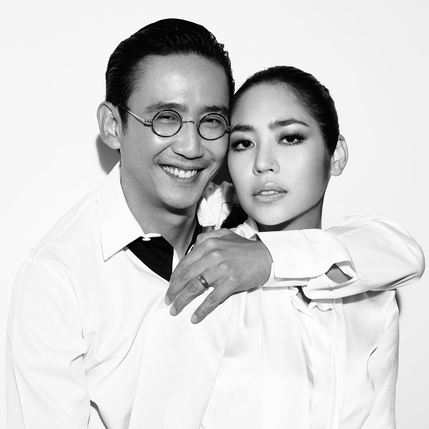 เสธ.ดอลลาร์ โพสต์ซึ้ง ครบรอบแต่งงาน 10 ปี 'ไม่มีวันใดที่จะรักน้อยลง'