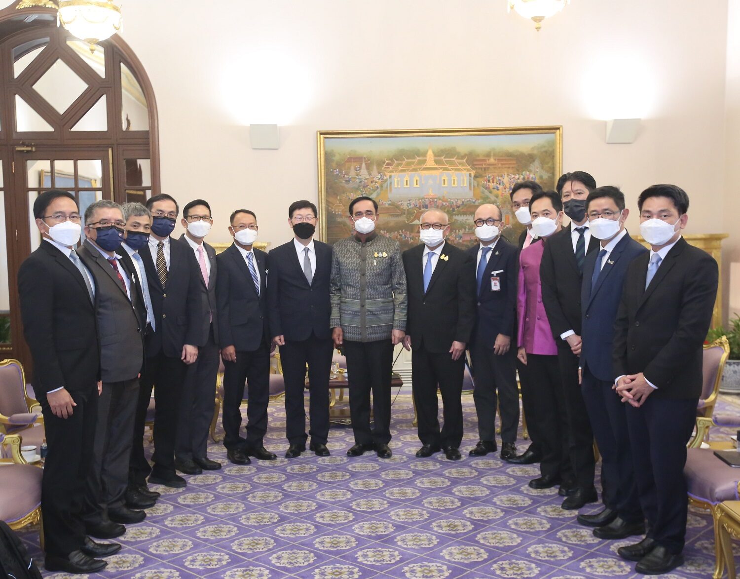 กลุ่ม ปตท.-ฟ็อกซ์คอนน์ เร่งเดินหน้าสร้างโรงงานผลิต EV ครบวงจร ปักหมุด ...