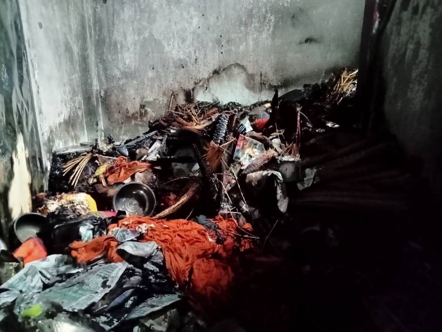 Almost the entire cubicle fire suffocated, 'Phra Khru' choked with ...