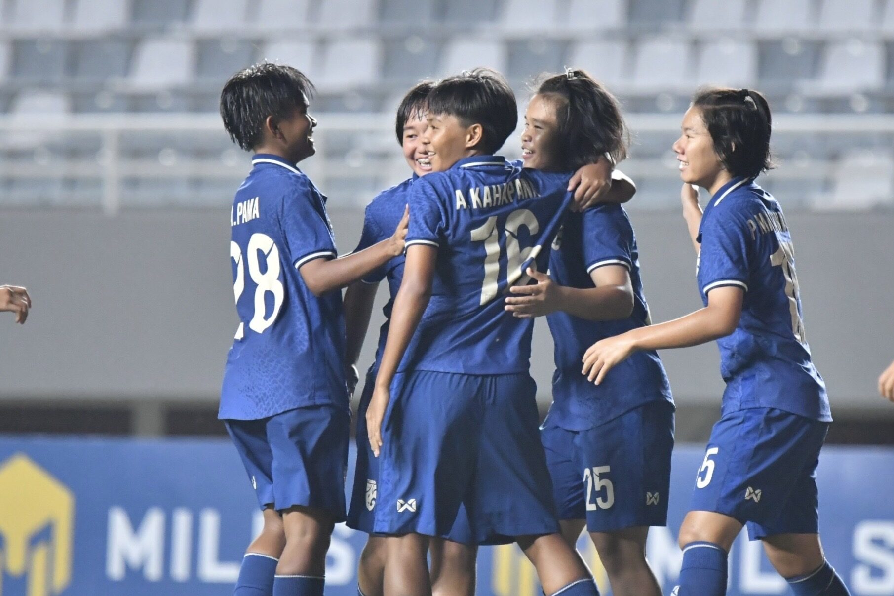 Chaba Kaew U-18 defeated Indonesia 3-0 in the knockout round of the ...