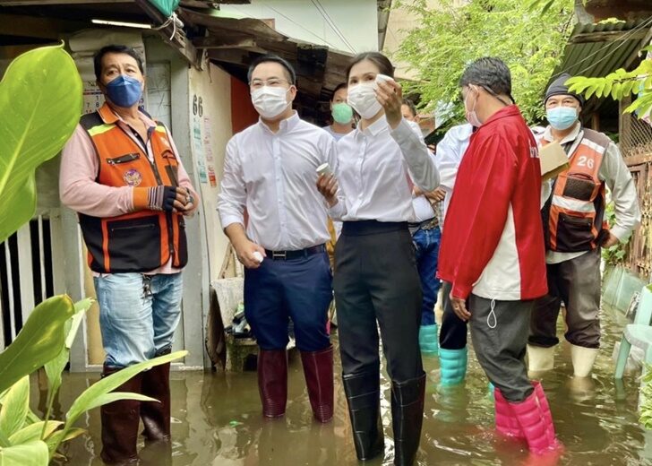 ส.ส.-ส.ก.เพื่อไทย ลุยน้ำท่วม ประสาน กทม.เร่งระบายน้ำช่วยเหลือประชาชน