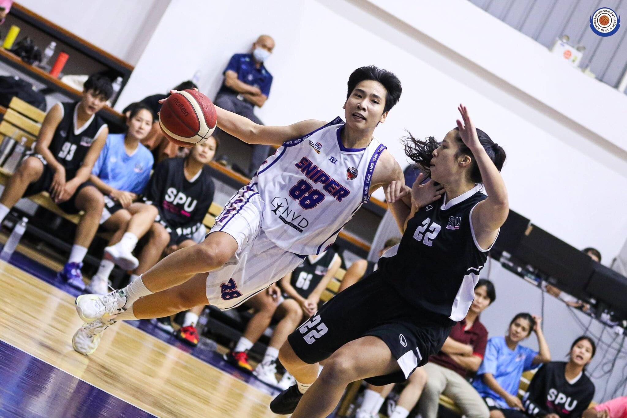 Sniper girl buried Sripatum University - 'Rujiwan' MVP wins the PTT women's basketball ...