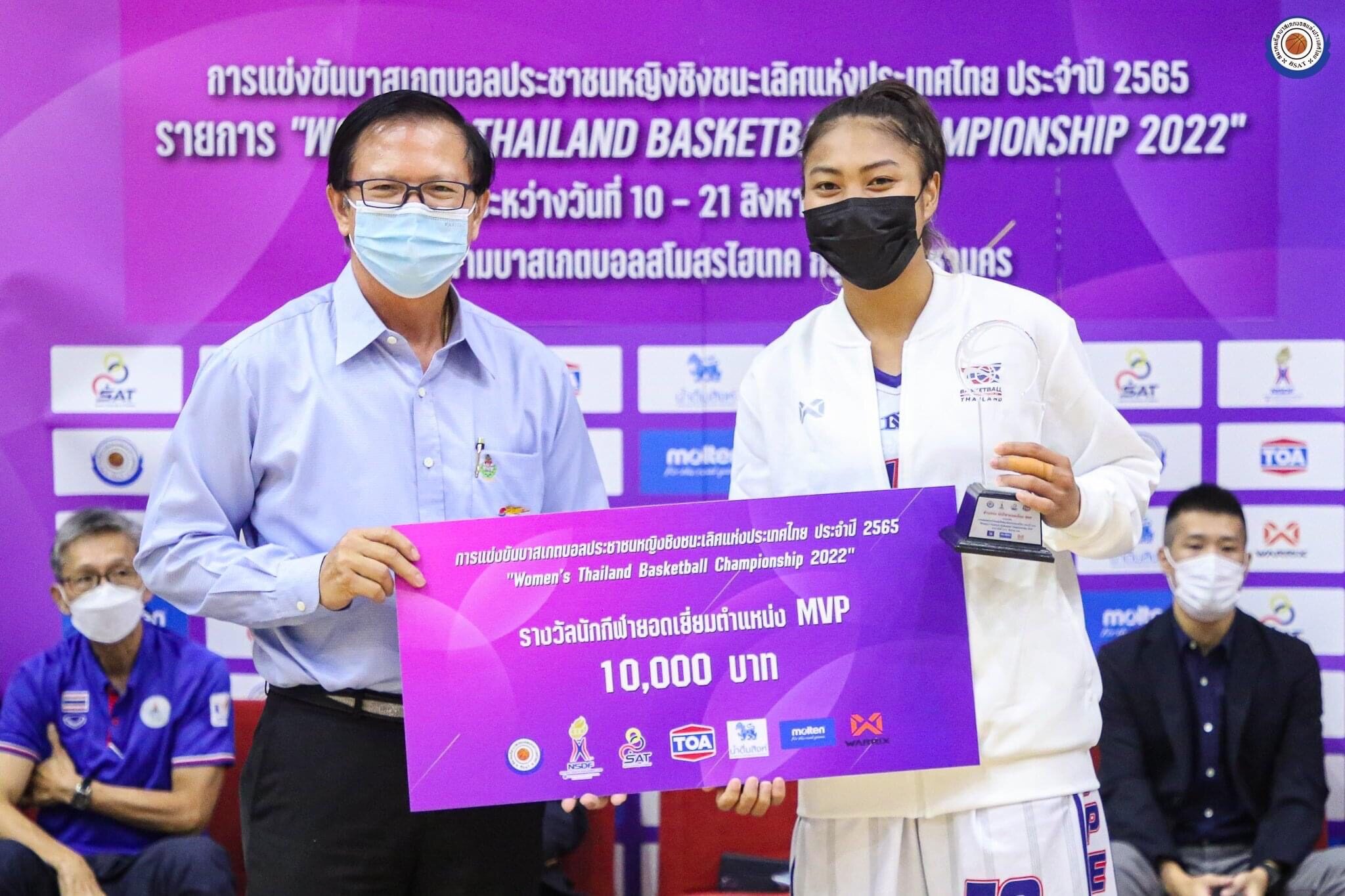 Sniper girl buried Sripatum University - 'Rujiwan' MVP wins the PTT women's basketball ...