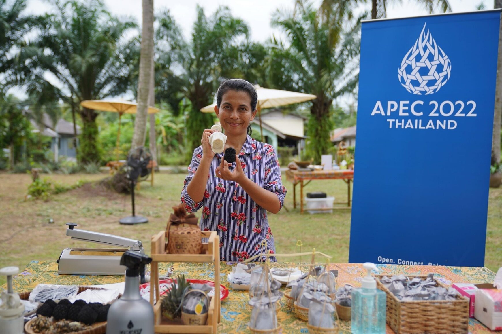 คณะAPEC SME ลงพื้นที่ ชุมชนบ้านบางโรง เรียนรู้ Soft Power อัพศักยภาพผู้ประกอบการ MSMEs