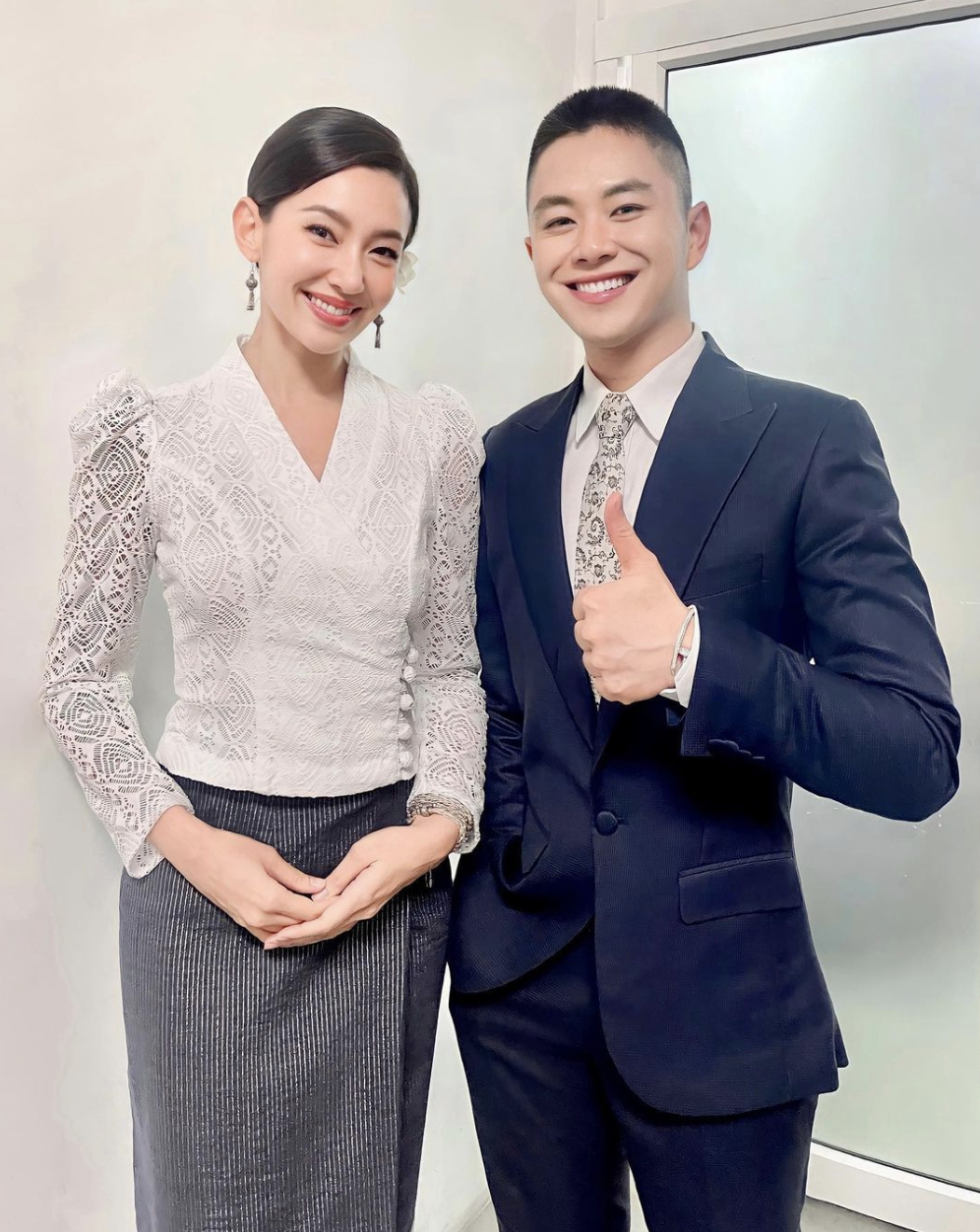 แฟนคลับกรี๊ด 'เบลล่า ราณี' ร่วมเฟรมนักธุรกิจชาวลาว บอกเคมีเข้ากันมาก