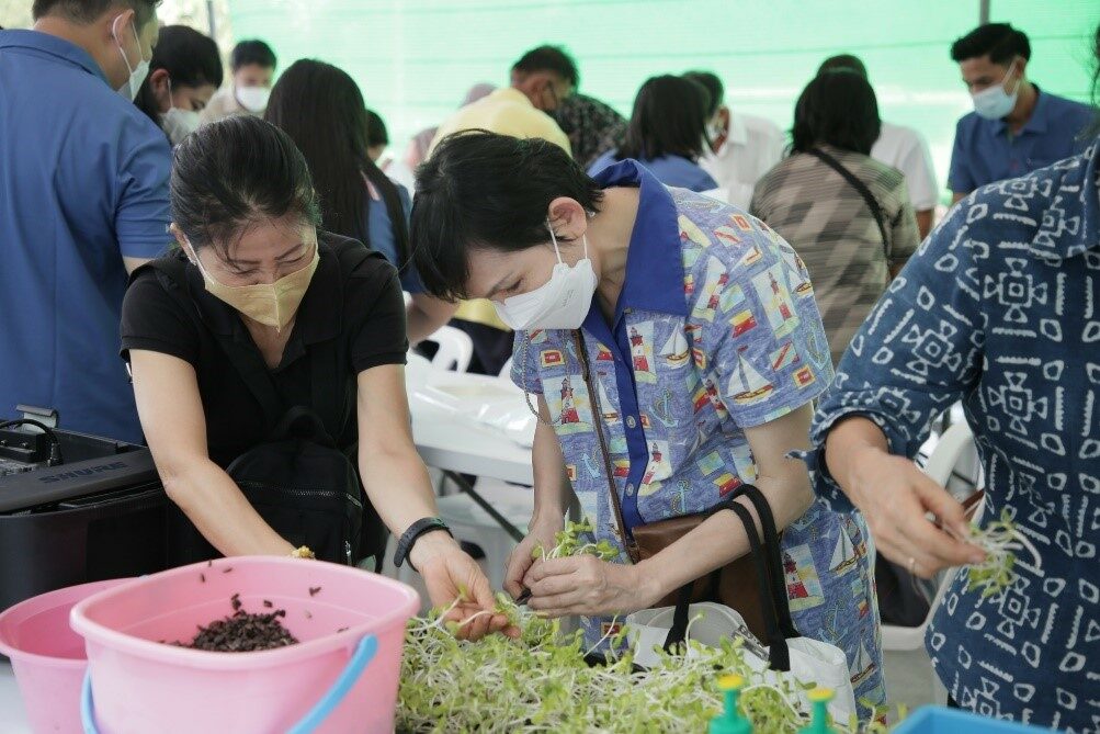 กรมส่งเสริมการเกษตรจัดจำหน่าย “สินค้าเด่น 6 ภาค” และ ฝึกอาชีพด้าน