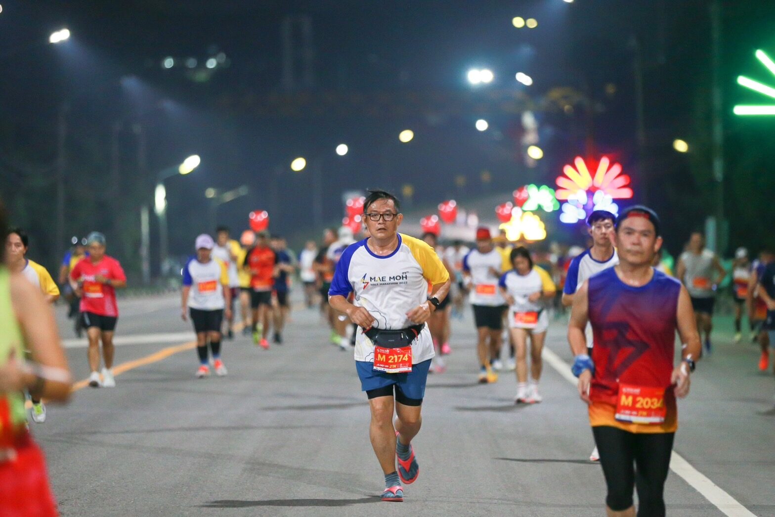 นักวิ่งเกือบ 4 พันคนร่วม แม่เมาะฮาล์ฟมาราธอน ครั้งที่ 29 ยกระดับสนามมาตรฐานกรีฑาโลก