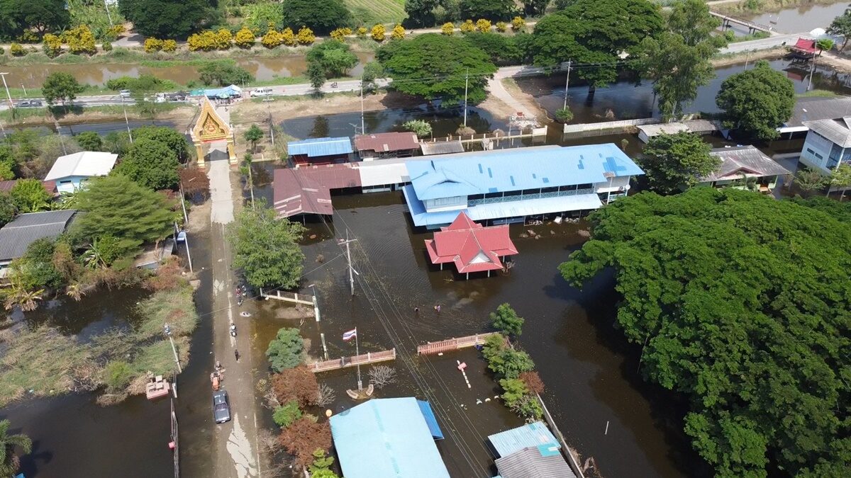 โรงเรียนท้ายเขื่อน เลื่อนเปิดเทอม 1 สัปดาห์ เหตุน้ำยังท่วมขัง