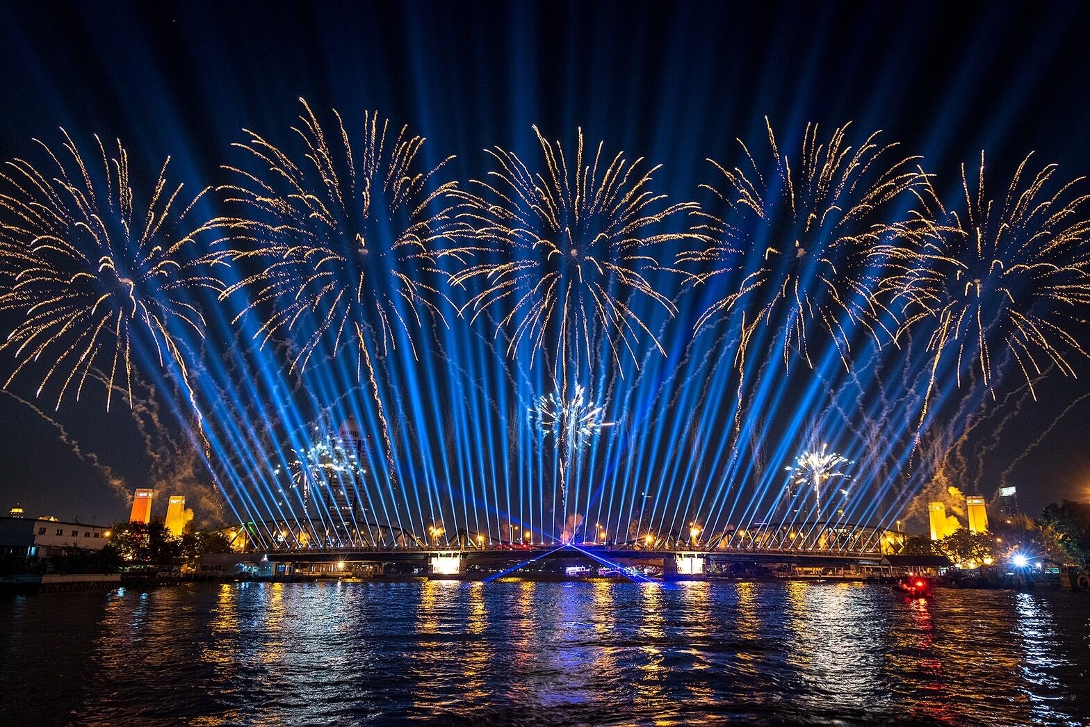 ‘ททท.’ จัดใหญ่ ‘VIJIT CHAO PHRAYA’ รังสรรค์แสงสีเติมบรรยากาศรับประชุมเอเปค