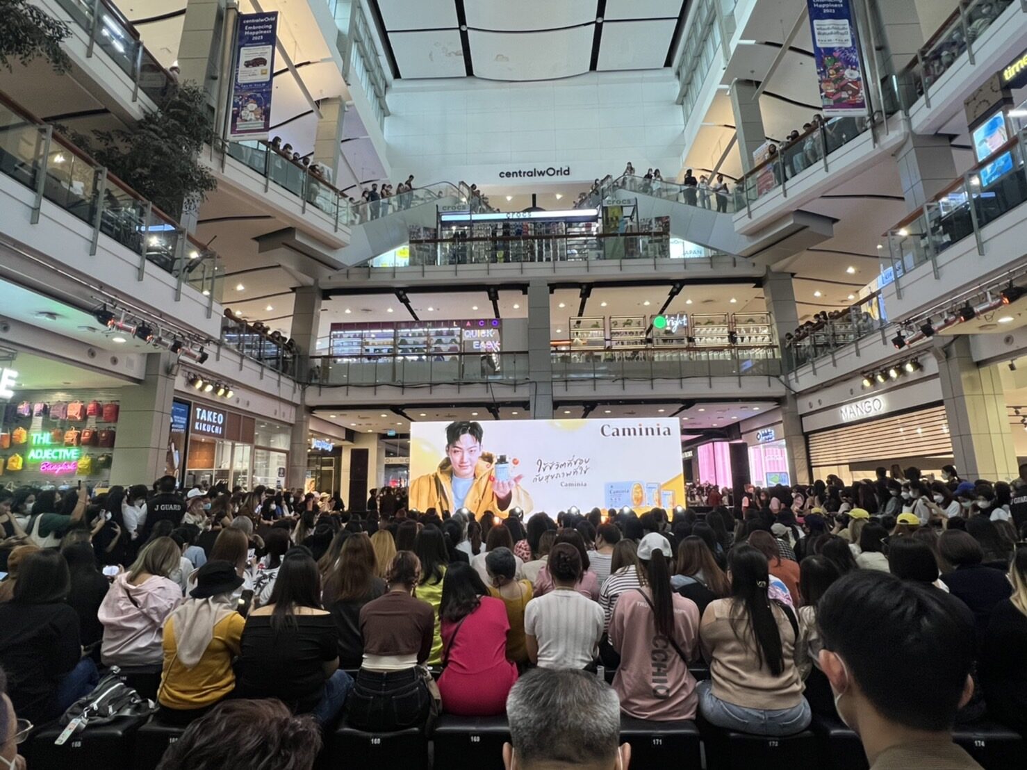 ฮอตห้างแตก! อากาเซ่แห่ต้อนรับ 'JAY B' เพื่อนรัก พร้อมอู้คำเมืองสุดน่ารัก (คลิป)